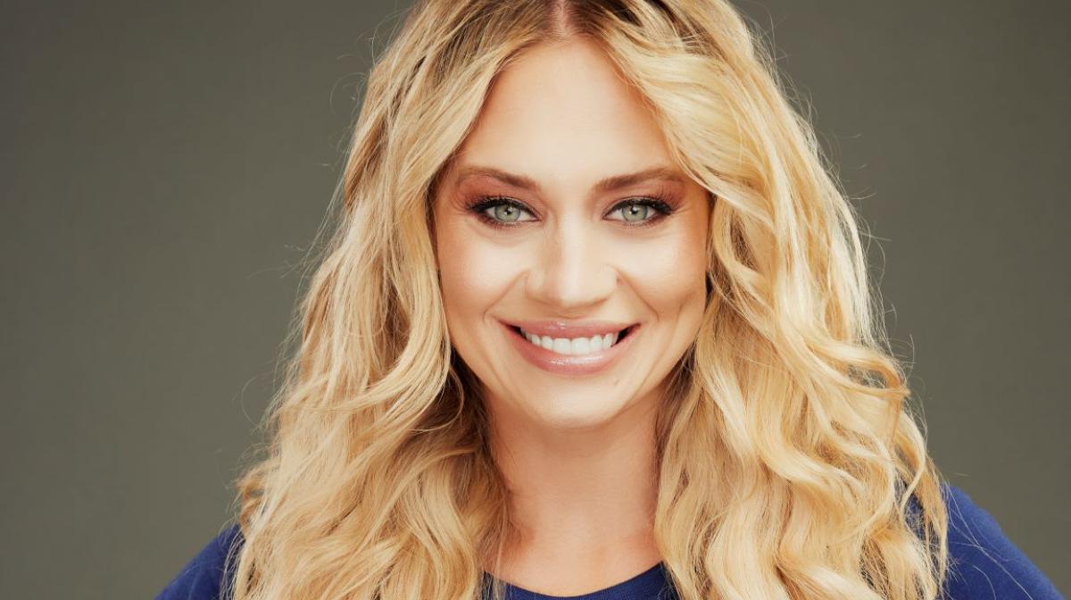 kimberly wyatt standing split