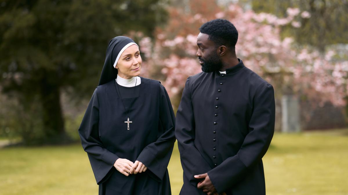 Keeley Hawes and Paapa Essiedu to lead new drama 'Falling' written by ...